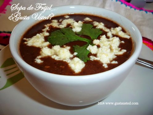 Gusta Usted | Sopa de frijol con chochoyones gran receta - Gusta Usted